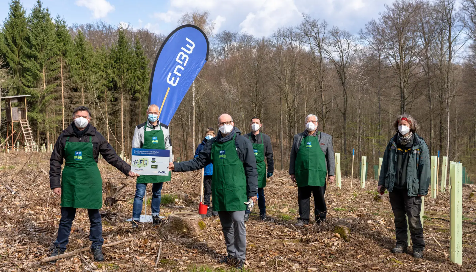 EnBW und ZEAG spenden 850 Bäume für den Ilsfelder Wald. | EnBW
